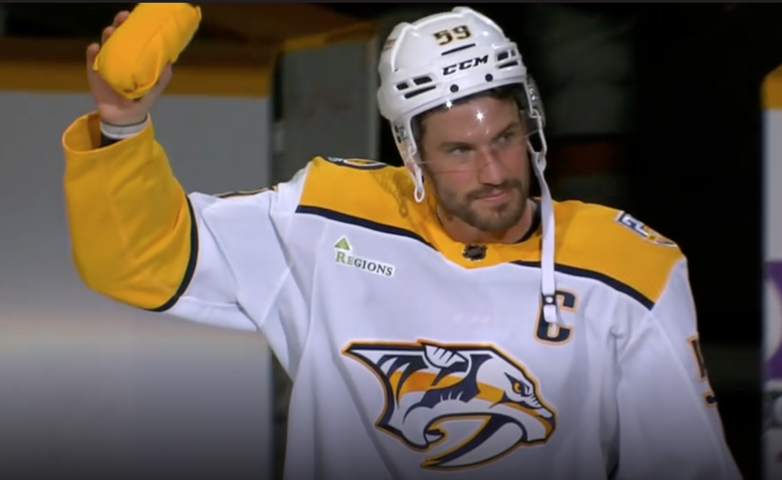 ️ NHL - Roman Josi s'illustre lors du duel face à J.J. Moser | Planète ...