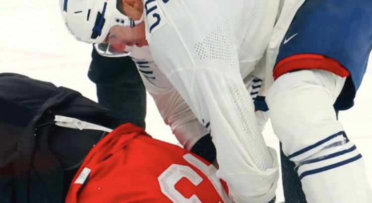 ️ JO 2026 - Pierre Crinon (FRA) se paie Tom Wilson (CAN) | Planète Hockey